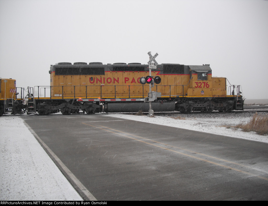 UP 3276 passing Hardroad